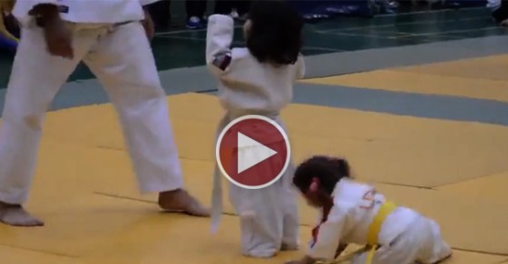 Watch Two Toddlers Battle It Out In The Cutest Fight Ever - Sharedots