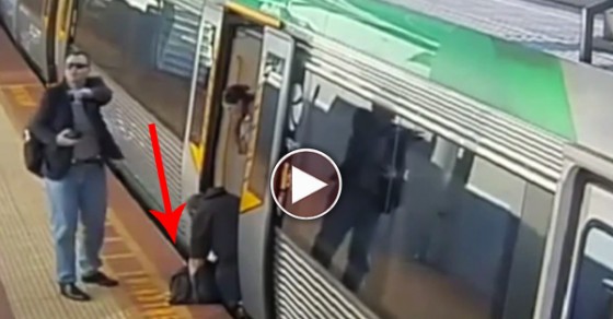 Amazing Video Of Commuters Pushing An Entire Train Aside To Help A ...
