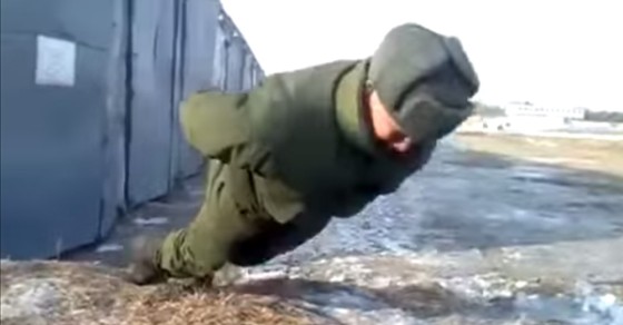 Can Anyone Explain To Me How This Russian Soldier Is Doing Push Ups ...