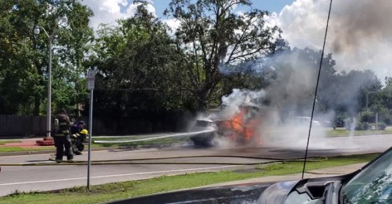 Toyota RAV4 Bursts into Flames - Sharedots