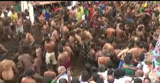 Indian villagers throw dung at each other for good luck in smelly ...