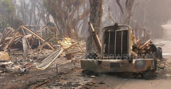 Footage shows aftermath of devastating Woolsey Fire - Sharedots