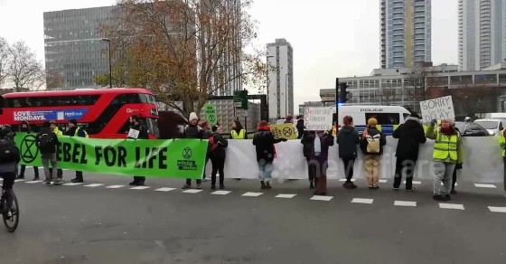 Angry commuter confronts climate activists blocking Elephant & Castle ...