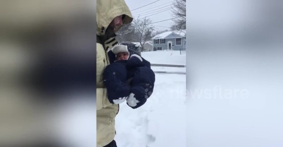 Video of baby sinking in 20-inch snow goes viral - Sharedots