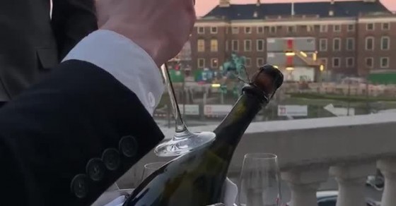 Showing How to Opening Champagne - Sharedots