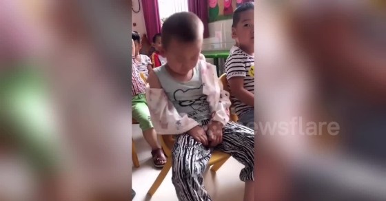 Nursery teacher pranks boy nodding off during class in China's Zhoukou ...