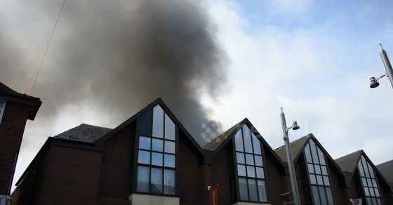 Smoke rises into Walthamstow skyline after fire rages through shopping ...