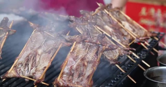 People enjoy roasted rats served in special barbecue shop in southern ...