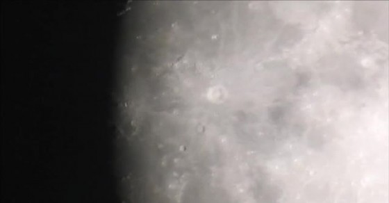 Man uses camera to pull off insanely close zoom in of the Moon - Sharedots