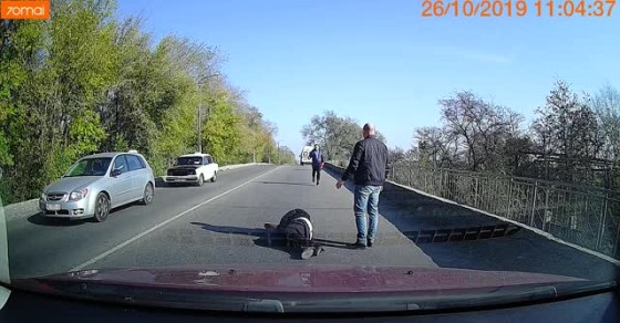 Man Falls Out of the Back of a Moving Van - Sharedots