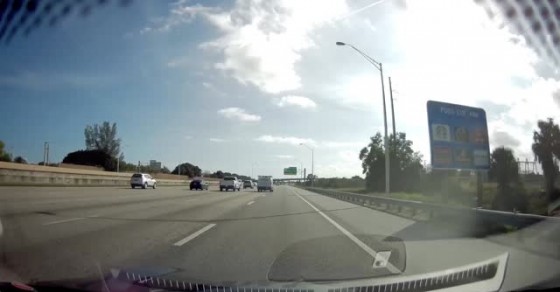 Driver Deftly Dodges Fallen Ladder on Freeway - Sharedots