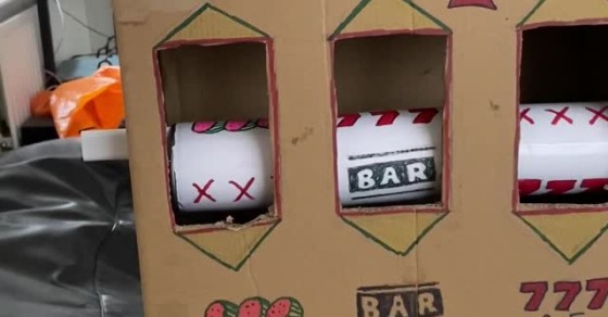Man Creates Cardboard Slot Machine - Sharedots