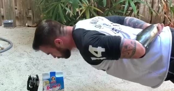 Amputee Does No-Arm Pushups for Donuts - Sharedots