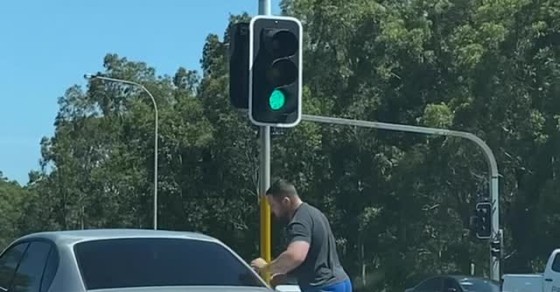 Angry Man Attacks Car at Intersection - Sharedots