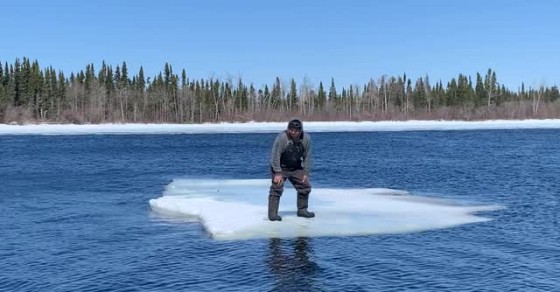 Fisherman Stranded on Drifting Ice Sheet - Sharedots