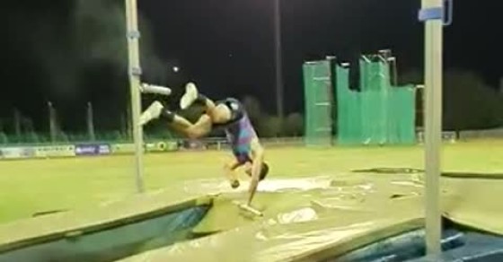 Pole Vault Attempt Leads to Unexpected Snap - Sharedots