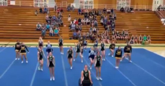 Cheerleader's last dance after losing both legs in car accident - Sharedots