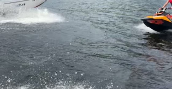 Jet Ski Head on Collision - Sharedots