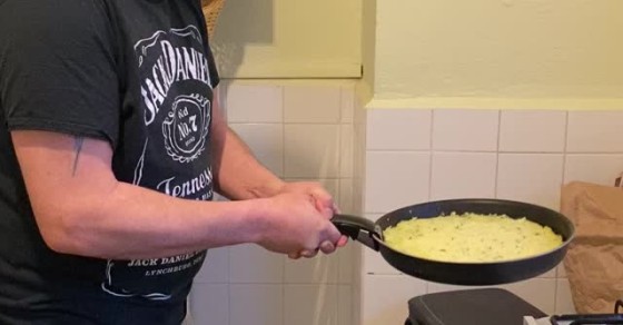 Pan Flip Turns into Pan Flop - Sharedots