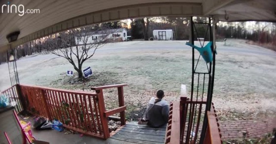 Icy Ramp Causes Small Slip - Sharedots