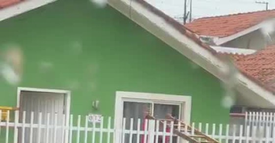 Kids Create Teeter-Totter Using Fence and a Ladder - Sharedots