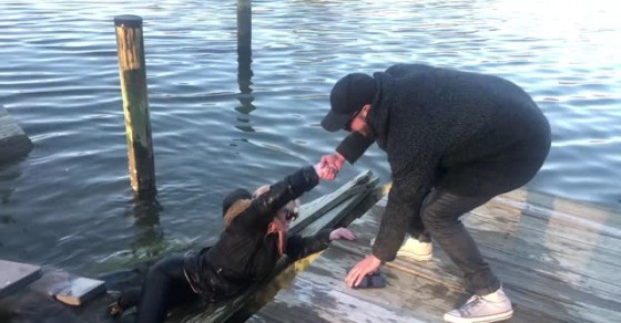 Dock Toss Fail - Sharedots