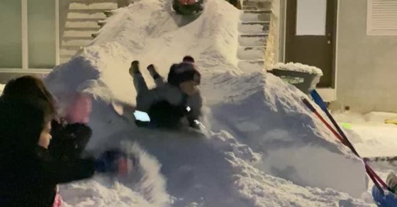 Brother Builds Awesome Snow Ramp for the Kids - Sharedots