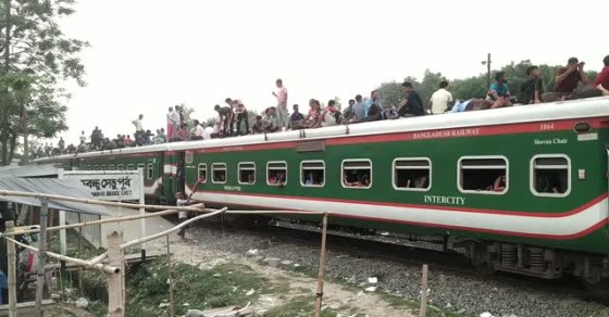 Most Crowded Train In The World - Sharedots