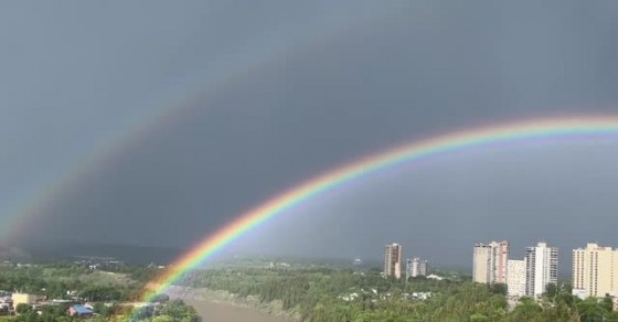 Mesmerizing rainbow caught on camera in Edmonton, Canada - Sharedots