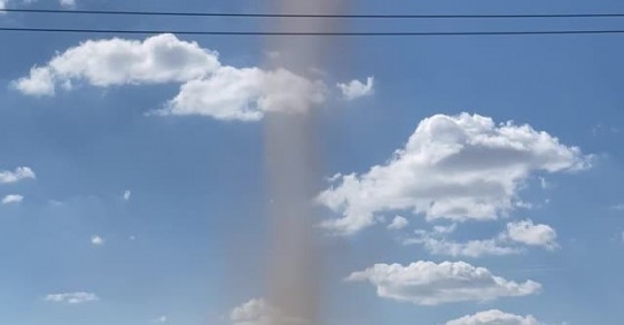Powerful Dust Devil Spotted in West Texas - Sharedots