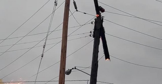 Powerline Pole Catches Fire and Falls - Sharedots