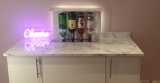 Automated Bar Reveals Hidden Goods - Sharedots