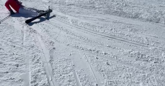 Wife Wipes Out on the Slopes - Sharedots