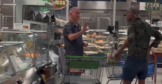 Angry Man Rages Inside Of Grocery Store - Sharedots