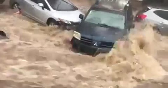 Insane flooding captured on camera - Sharedots