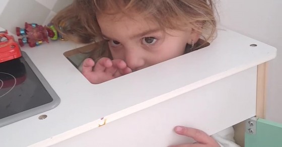 Girl Gets Stuck In Play Kitchen Sink Sharedots