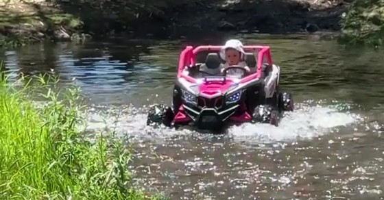 Baby Crosses River in Mini 4x4 - Sharedots