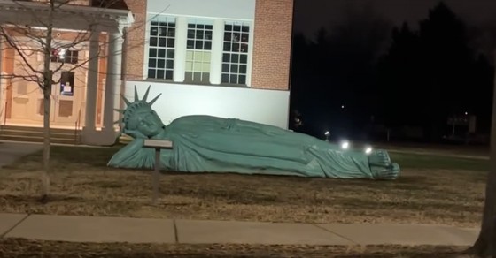 Sleeping Statue of Liberty - Sharedots